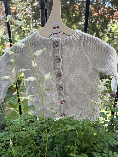 Ravelry: Bouquet de fleurs cardigan pattern by Anne B Hanssen