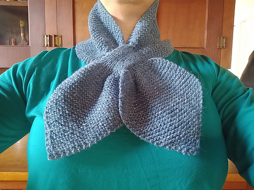 Ravelry: Pull through Bow Scarf pattern by Anna Strowe