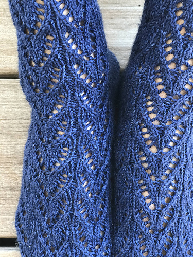 Finished my first pair of lace socks and I'm obsessed! : r/knitting