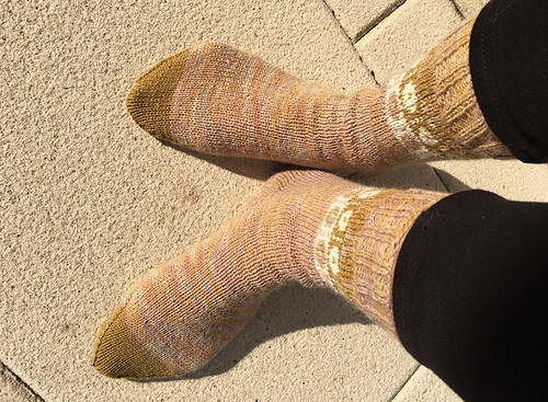 Ravelry: Square in round socks pattern by au fil de fee by Fée-ronique
