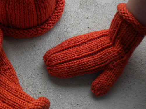 Ravelry: Perfect Pumpkin Mittens pattern by Aunt Janet's Designs