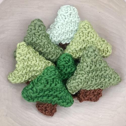 Ravelry: Mini Christmas Trees / Christmas Tree Garland pattern by ...
