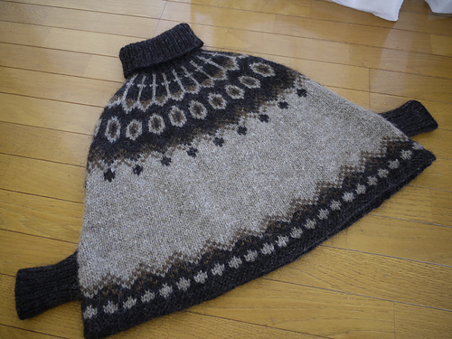 Ravelry: p.16 Lopi Poncho pattern by Keiko Okamoto (岡本啓子)