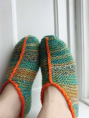 Ravelry: Simple Garter Stitch Slippers pattern by Hanna Leväniemi