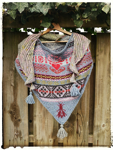 Ravelry: Muhu Shawl pattern by Wollmuschi