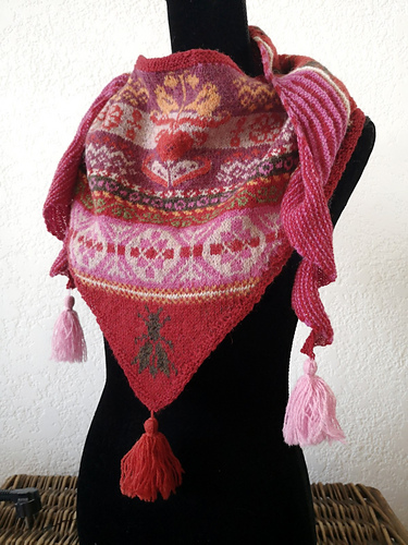 Ravelry: Muhu Shawl pattern by Wollmuschi