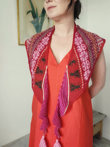 Ravelry: Muhu Shawl pattern by Wollmuschi