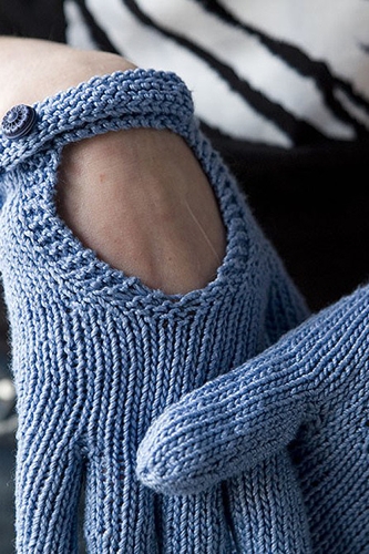 Ravelry: Motorcycle Chica Gloves pattern by Erica Good