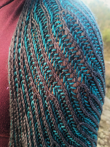 Ravelry: Meandering Flow Shawlette pattern by bean.town.shu