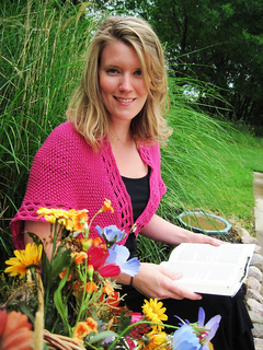 Ravelry: Elspeth Shrug pattern by Sara Kay Hartmann