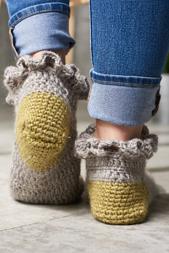 Ravelry: Ruffle socks pattern by Fran Morgan