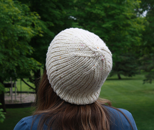 Ravelry: Juneary Hat pattern by SweaterFreak