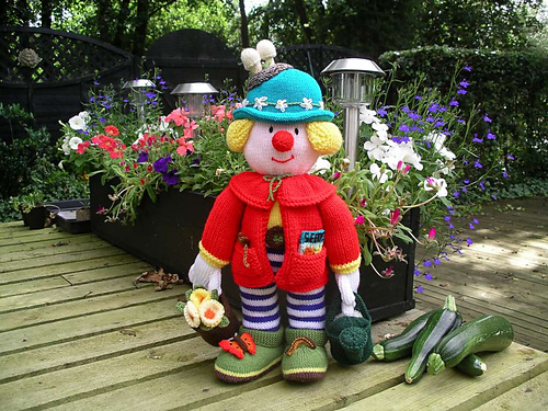 Ravelry: Bertie Bloomer pattern by Jean Greenhowe