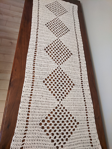 Ravelry: Diamond Table Runner pattern by Doug Speeckaert
