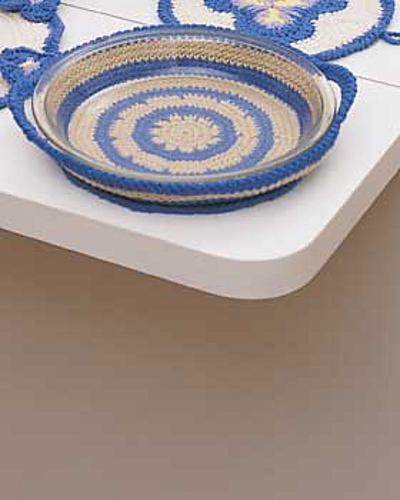 Ravelry: Pie Plate Holder pattern by Bernat Design Studio
