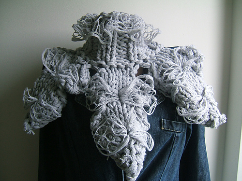 Ravelry: Rustic Oak Leaf Neckwarmer pattern by Lorraine Hearn