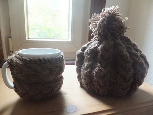 Ravelry: Cable Rustic Tea Cosy pattern by Lorraine Hearn