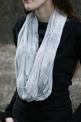 Ravelry: String Theory Scarf pattern by Vivian Aubrey