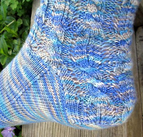 Ravelry: Indecisions pattern by Adrienne Fong