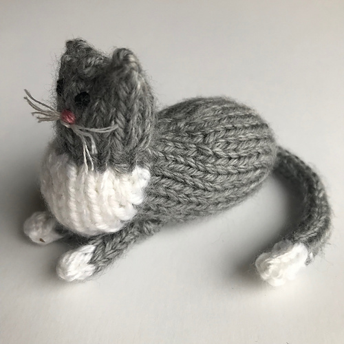 Ravelry: Tiny Parlor Cat pattern by Sara Elizabeth Kellner