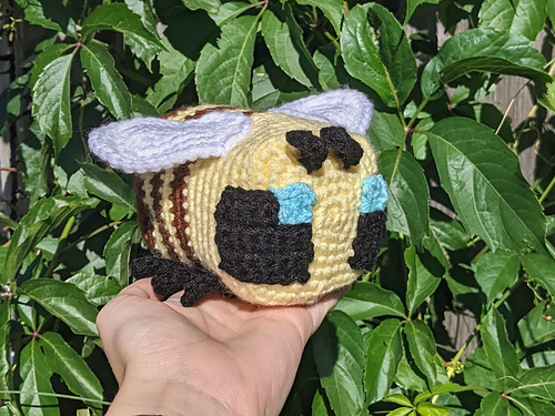 Ravelry: Minecraft Bee pattern by Bethany Klassen