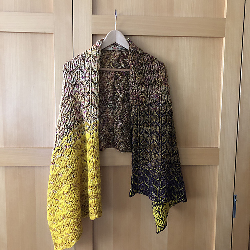 Ravelry: Sizz pattern by Lesley Anne Robinson