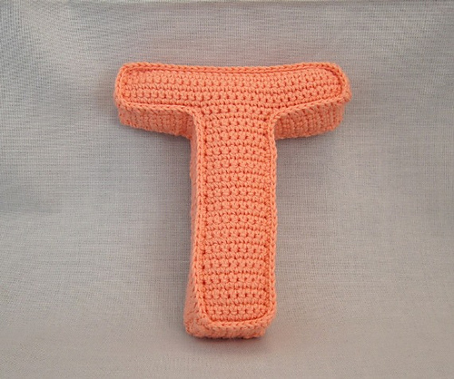 Ravelry: CAPITAL LETTER T pattern by Begoña Sanchez-Sauthier Berrojalbiz