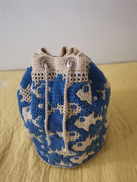 Ravelry: Interlocking Fish Bag pattern by Maika Quiroz
