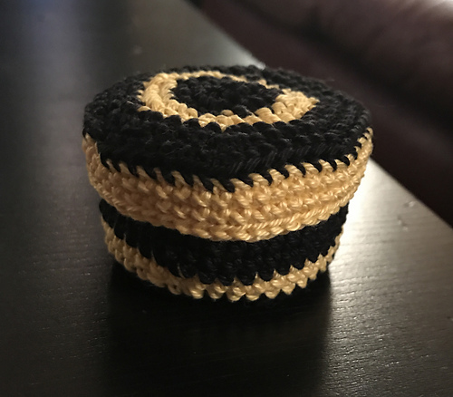 Ravelry: simple pill box pattern by Kathryn Bishop