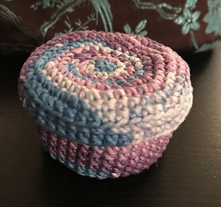 Ravelry: simple pill box pattern by Kathryn Bishop