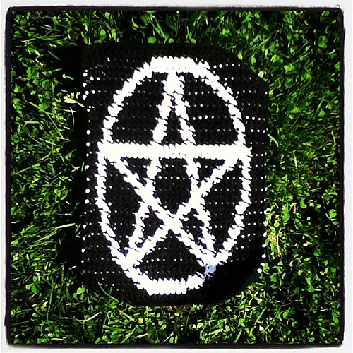 Ravelry: Small Solid Pentagram Chart or Blanket Square pattern by Erssie