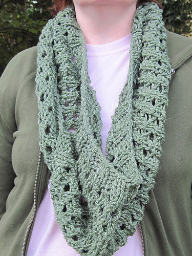 Ravelry: Holey Cowl pattern by Bonnie Franz
