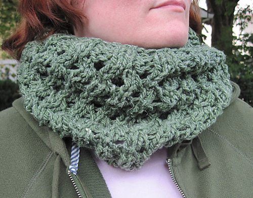 Ravelry: Holey Cowl pattern by Bonnie Franz
