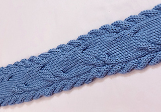 Ravelry: Scarf with Three Twists pattern by Ivy Hest