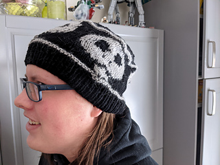 Ravelry: Skull toque pattern by Frances Ranger