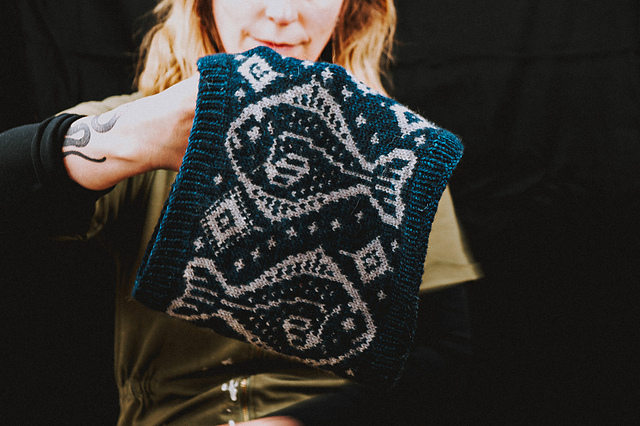 Ravelry: Halibut Cowl pattern by Caitlin Hunter