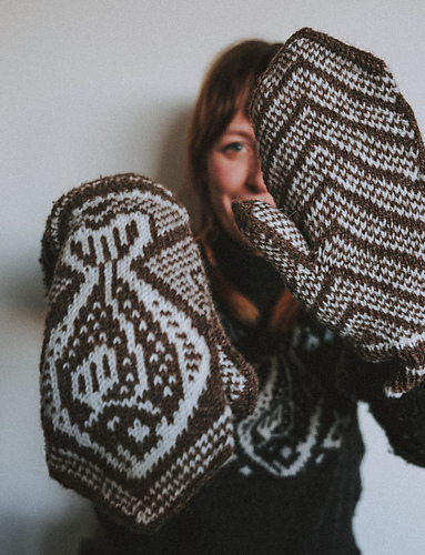 Ravelry: Halibut Mittens pattern by Caitlin Hunter
