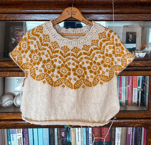 Ravelry: Alpine Bloom pattern by Caitlin Hunter