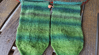 Ravelry: breadwoman's Gypsy Cable Knee Highs