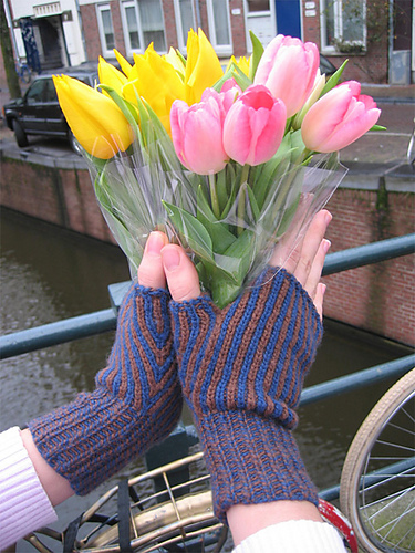 Ravelry: Fiets Hand Shoes pattern by Nancy Marchant