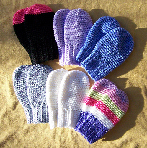 Ravelry: little mitts for chilly digits pattern by The Button Ship