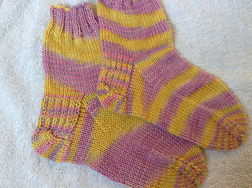 Ravelry: Incredibly easy socks pattern by Tracy Darby