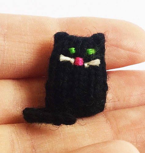 Ravelry: Teeny Tiny Halloween Cat pattern by Butterflylove1