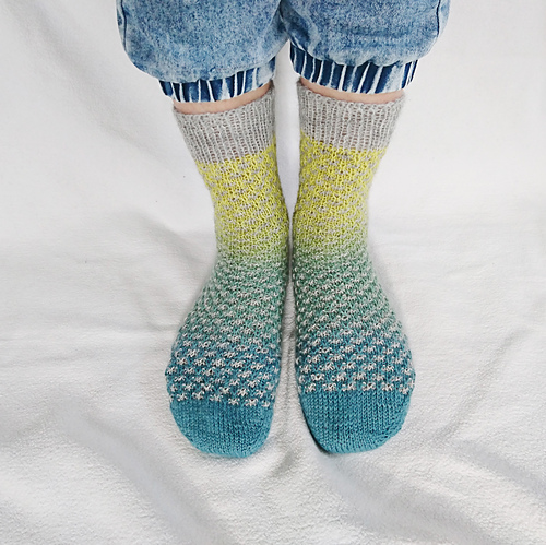 Ravelry: Lizard Socks pattern by Monika Soltysik