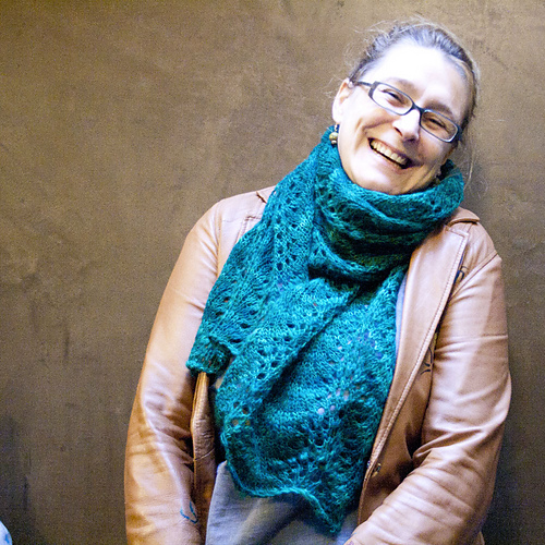Ravelry: Feather and Fan Short Scarf pattern by Kelly Faller