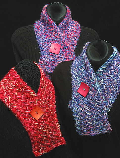 Ravelry: Fancy Neck Cozy #089 pattern by Lynda Gemmell