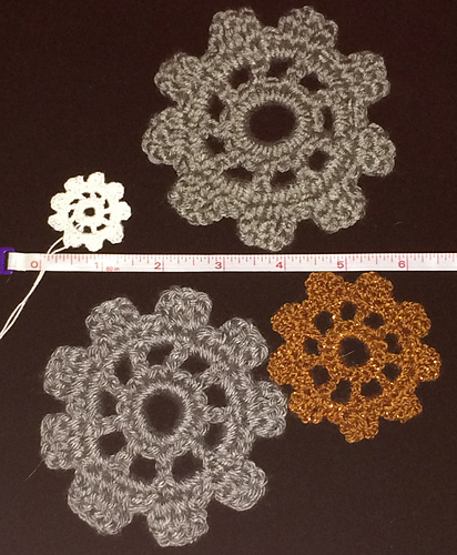 Ravelry: 9-Spoke Gear Applique pattern by Amanda Shore