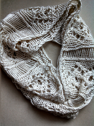 Ravelry: Jewel Cowl pattern by Helen Stewart