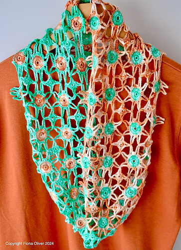 Ravelry: Octagram Cowl pattern by Fiona Oliver