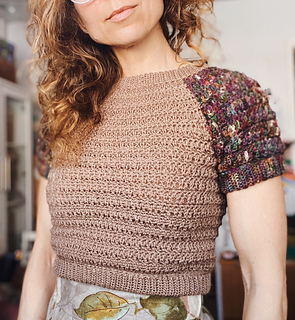 Ravelry: Peony Tee pattern by Elina Vaananen